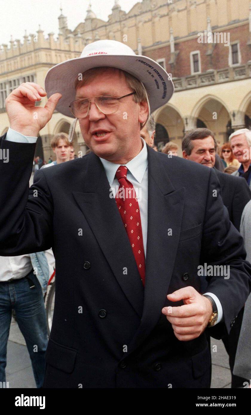 Kraków, 08.09.1995. Kandydat na prezydenta Marek Markiewicz podczas ...