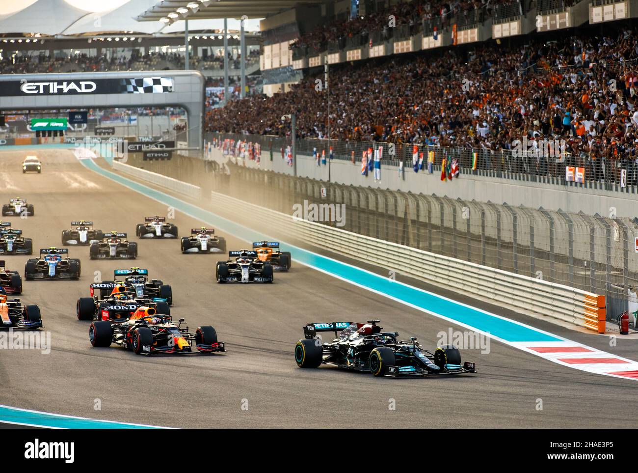 Abu Dhabi, United Arab Emirates. 12th Dec, 2021. Start, # 44 Lewis ...