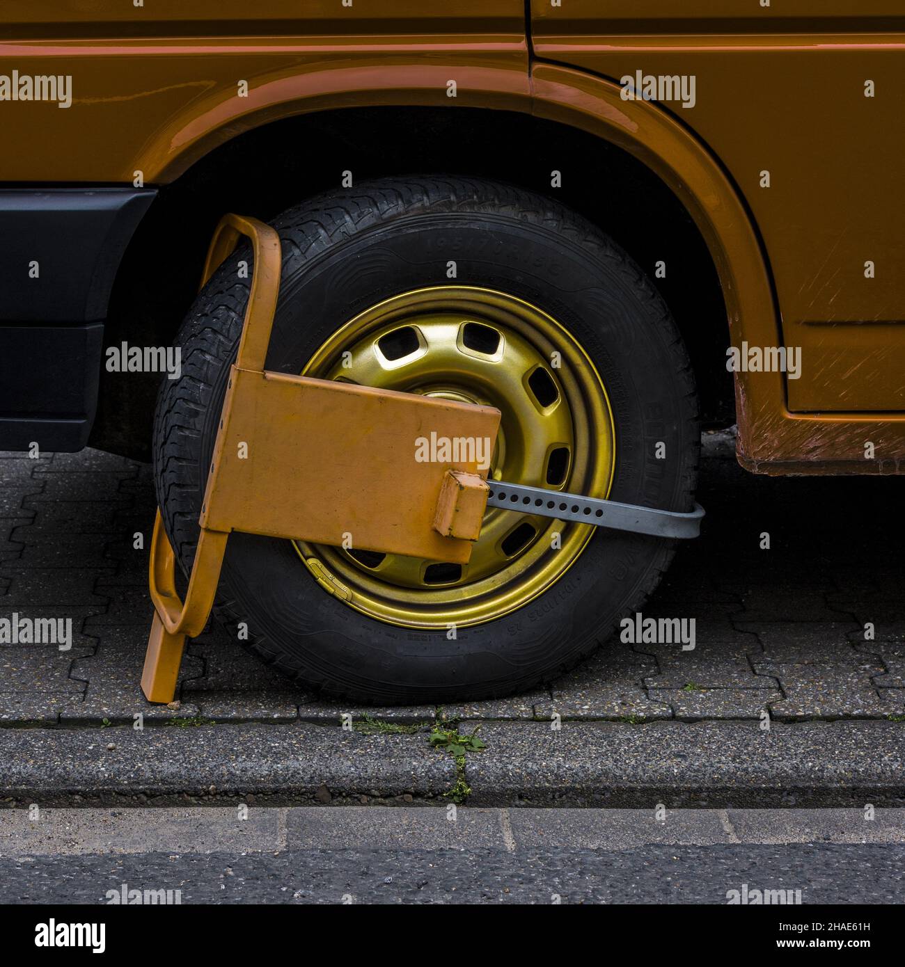 Fixed bus hi-res stock photography and images - Alamy
