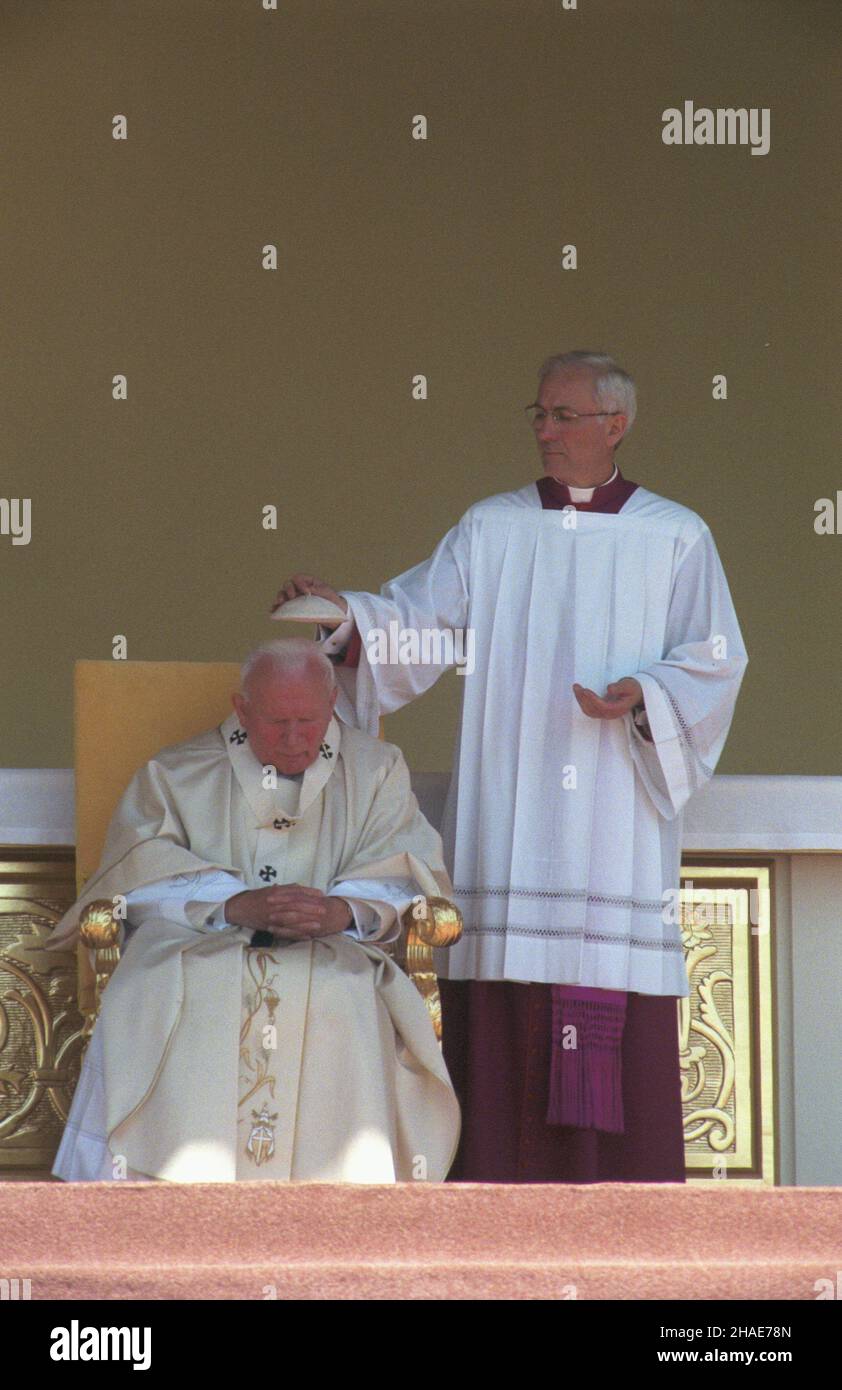 Legnica 02.06.1997. VI pielgrzymka Papie¿a Jana Paw³a II do Polski. Nz ...