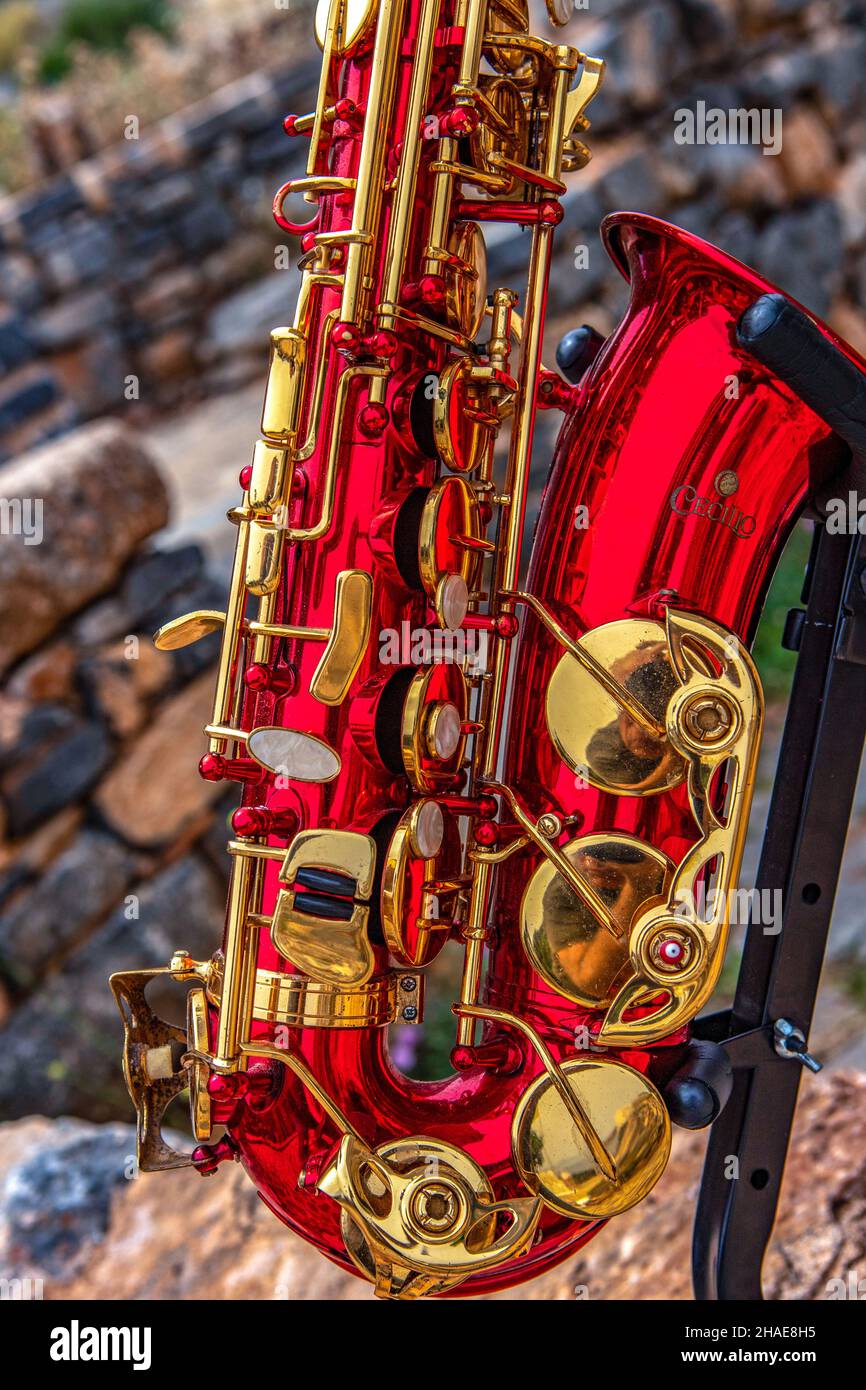 Saxophone romantic hi-res stock photography and images - Alamy
