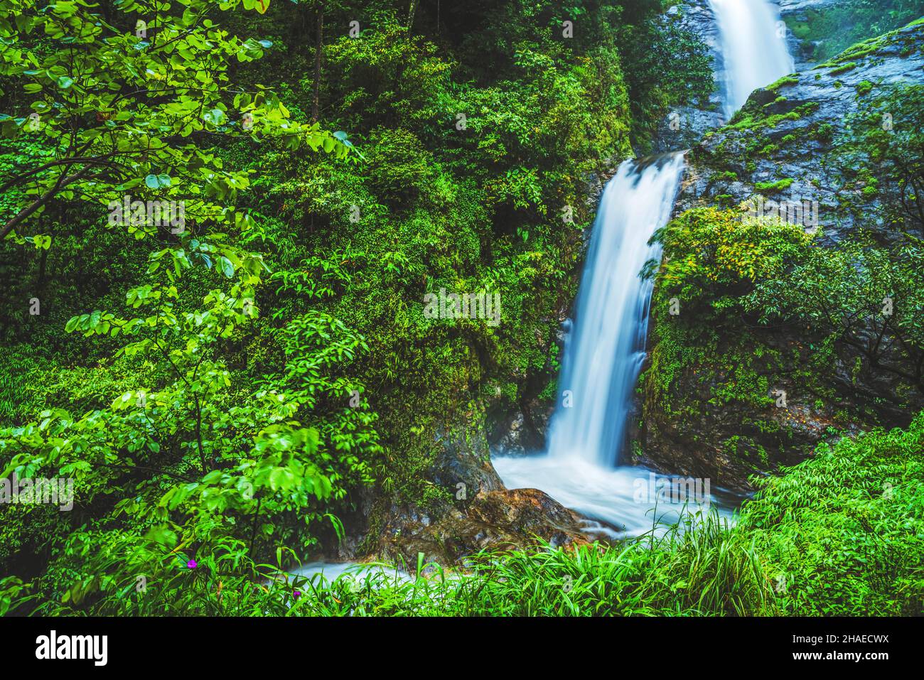 Travel the highest waterfall in Chiangmai Mae-pan waterfall rainy ...
