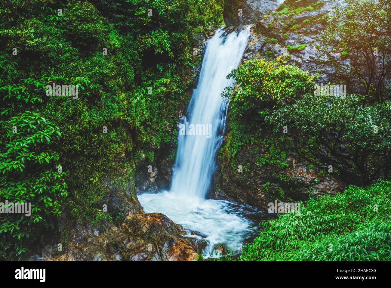 Travel the highest waterfall in Chiangmai Mae-pan waterfall rainy ...