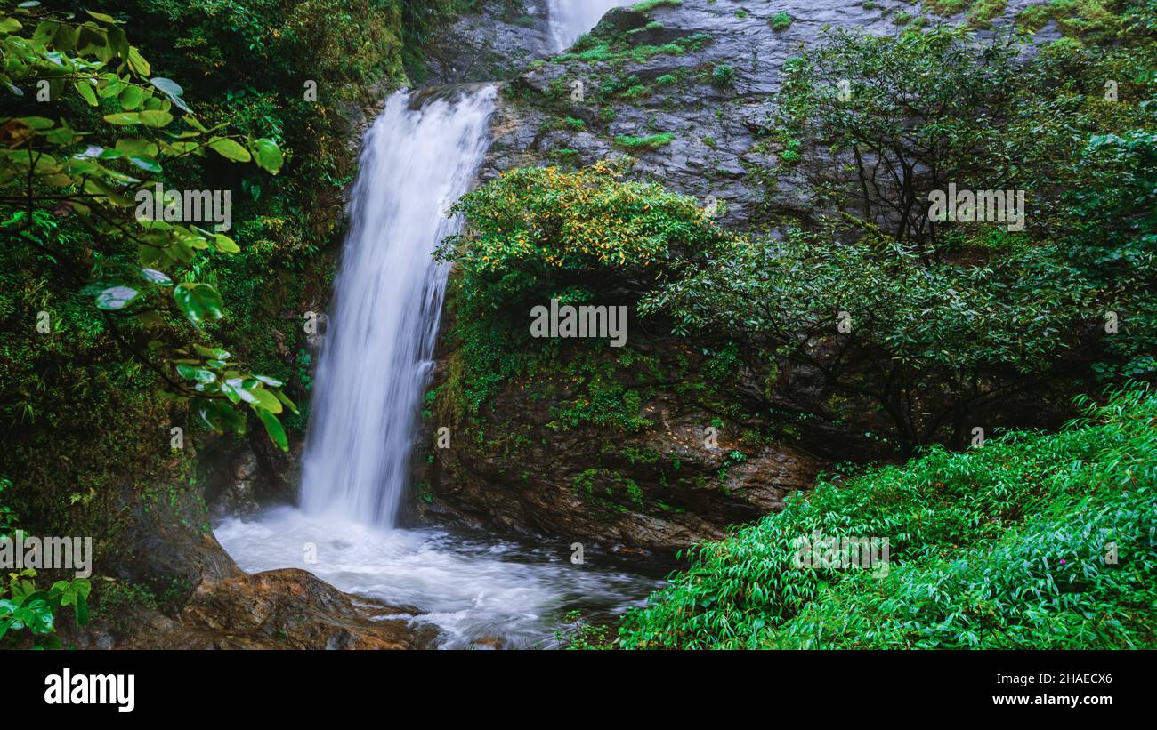 Travel the highest waterfall in Chiangmai Mae-pan waterfall rainy ...