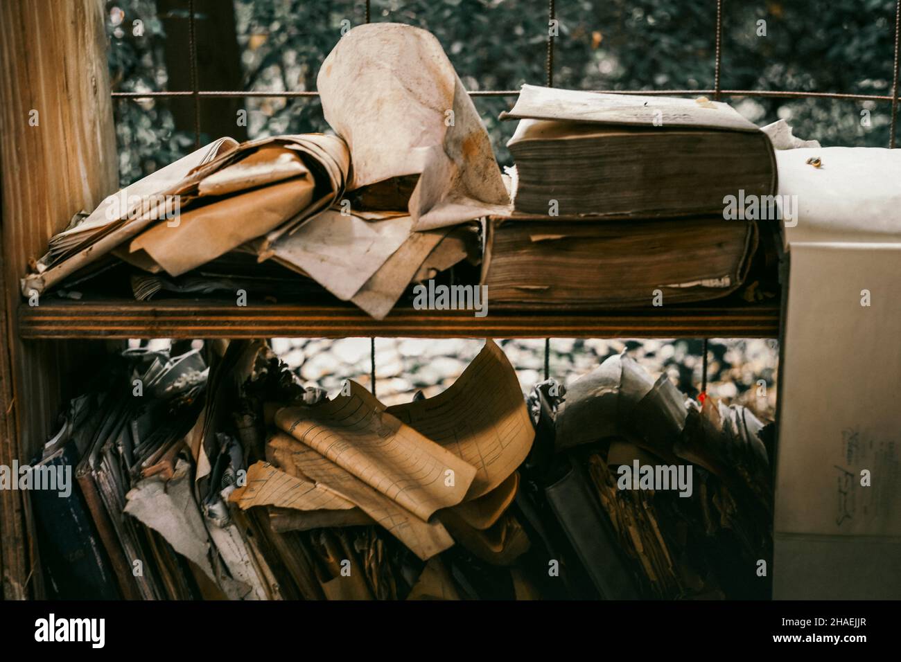 Old dusty books hi-res stock photography and images - Alamy