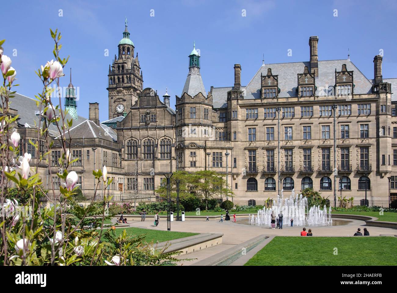 Peace Gardens and Sheffield Town Hall, Millennium Square, Sheffield ...
