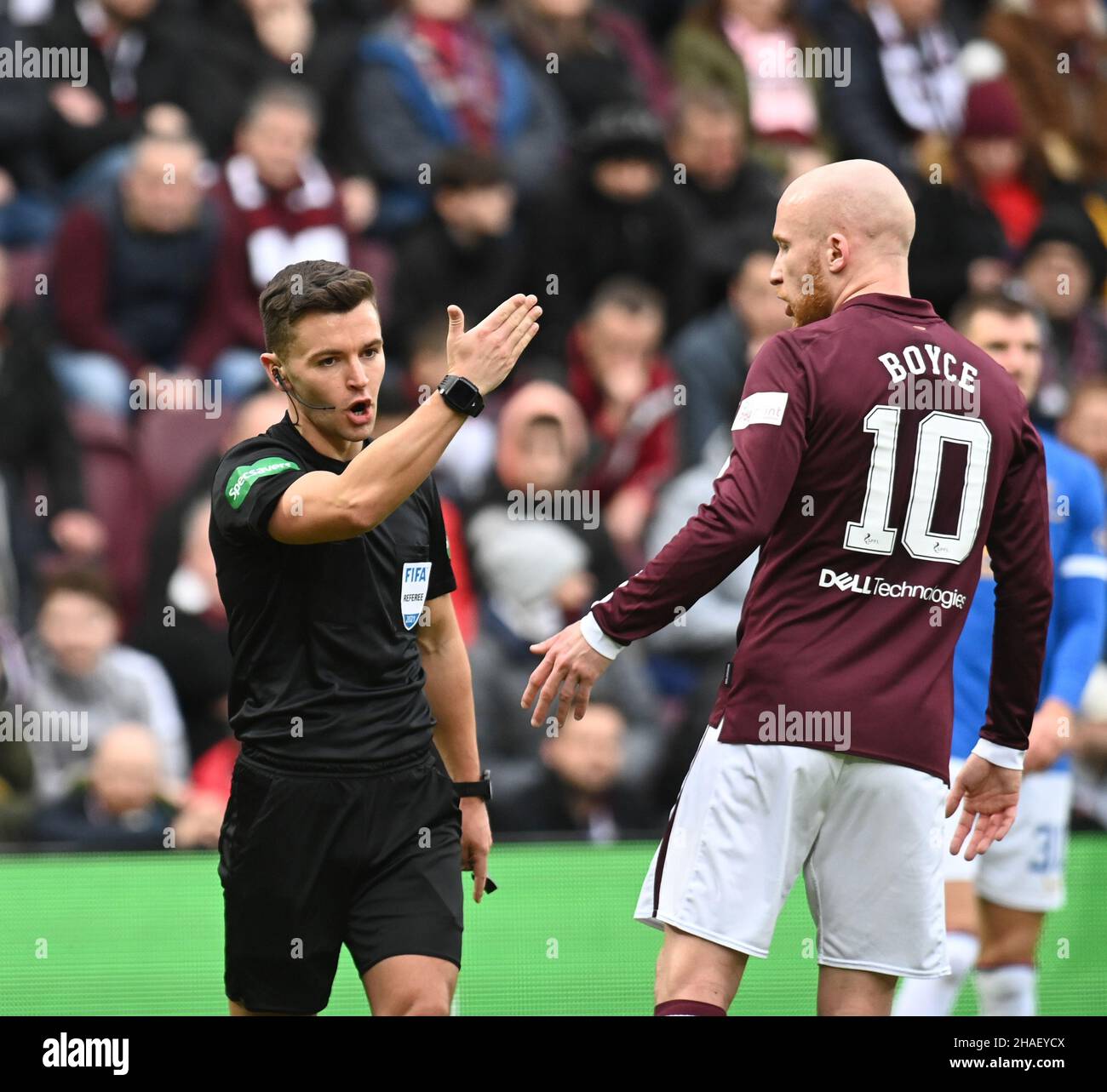 Match referee nick walsh hi-res stock photography and images - Alamy