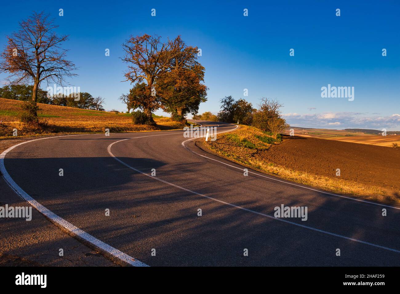 Road with bends hi-res stock photography and images - Alamy