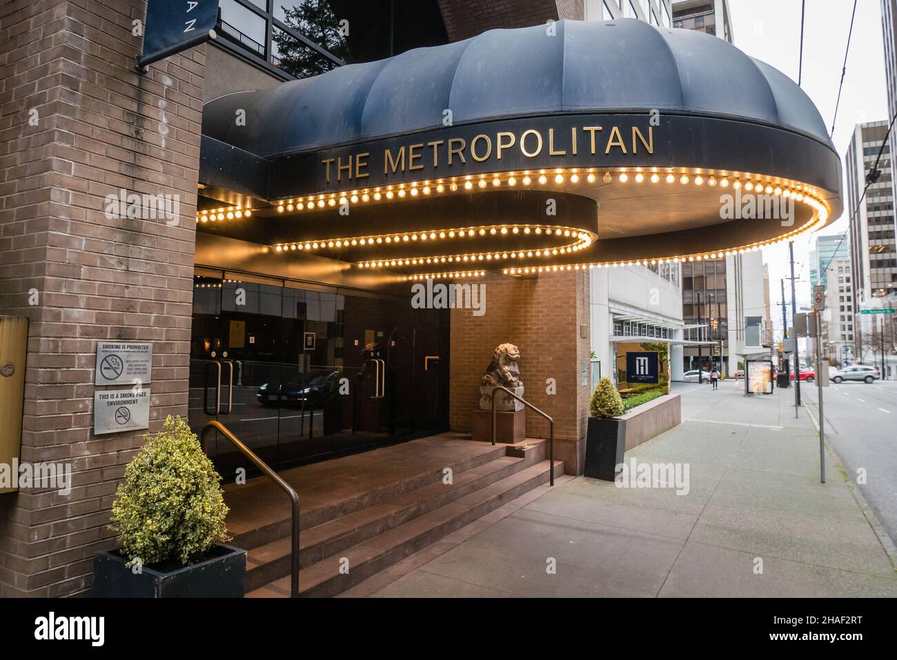 metropolitan hotel vancouver bc canada Stock Photo - Alamy