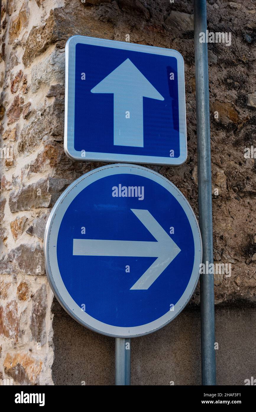 Choices straight on or turn right sign, France Stock Photo - Alamy
