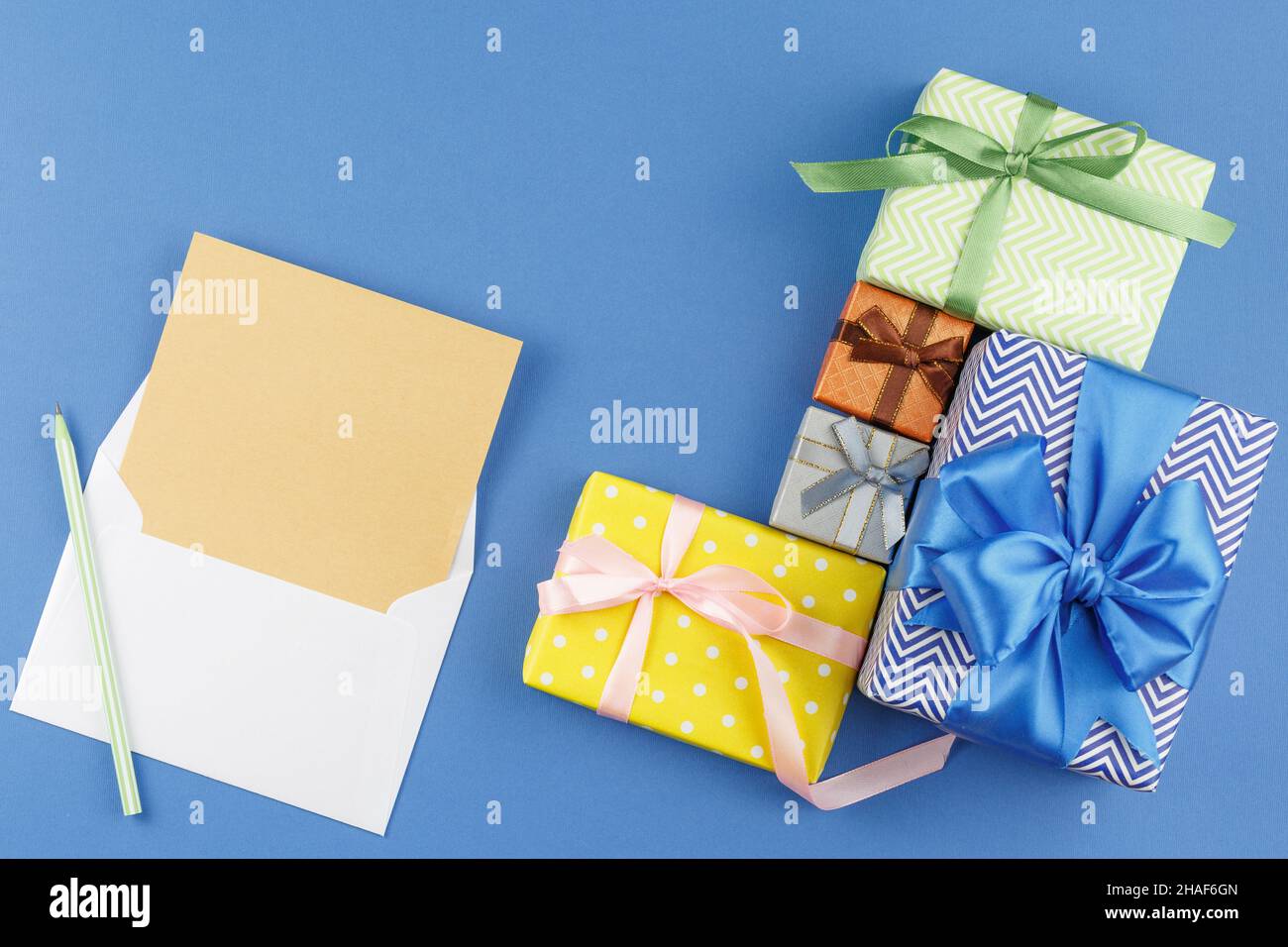 Blank paper sheet gifts hi-res stock photography and images - Alamy