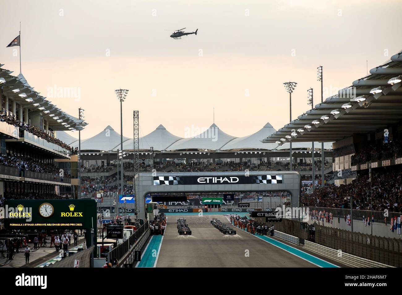 Abu Dhabi, United Arab Emirates. 12th Dec, 2021. Start, # 33 Max ...