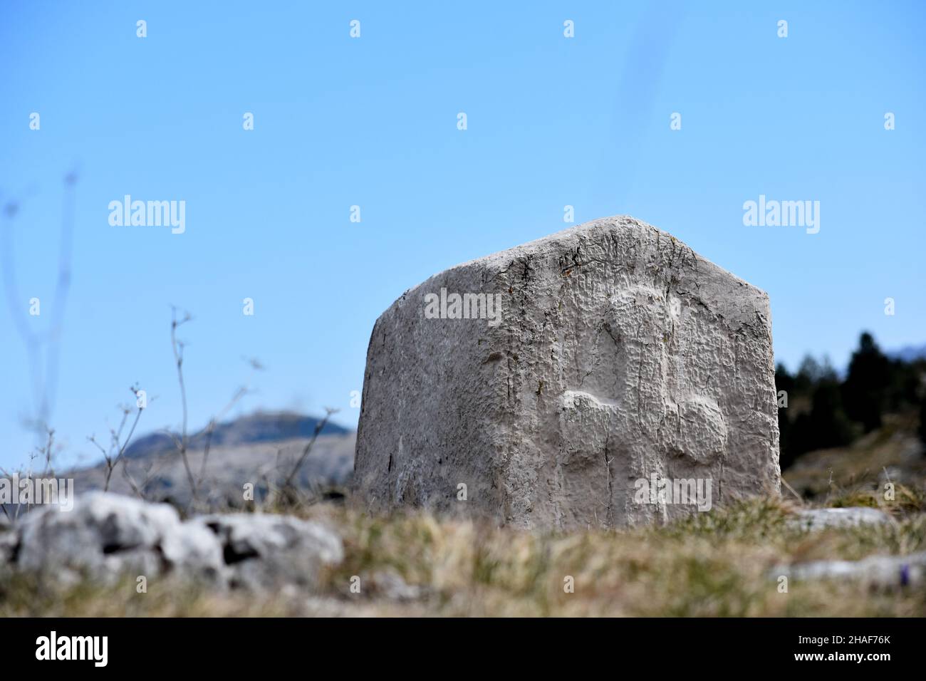 Medieval gravestones hi-res stock photography and images - Alamy