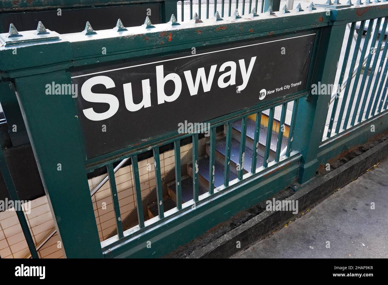 New york subway station hi-res stock photography and images - Alamy