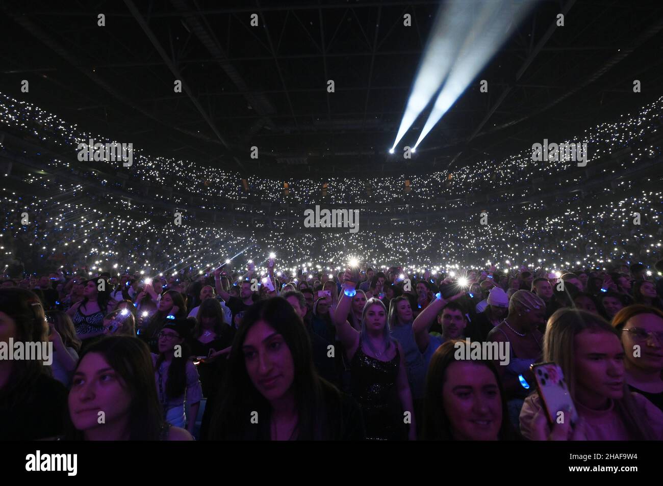 NO ARCHIVE NO SALES EDITORIAL USE ONLY The Crowd watches Ed Sheeran ...