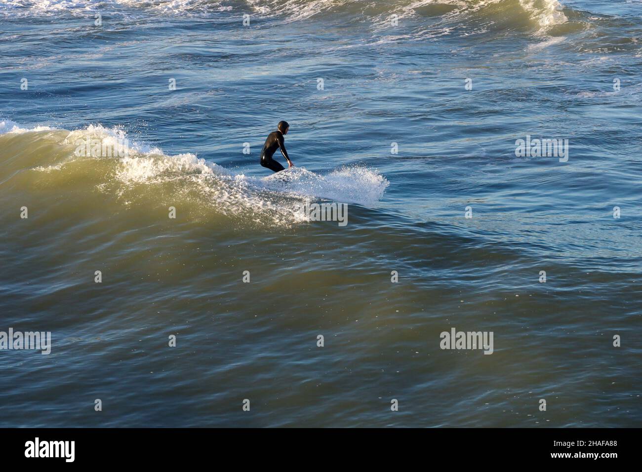 Kiwi surfers hi-res stock photography and images - Alamy