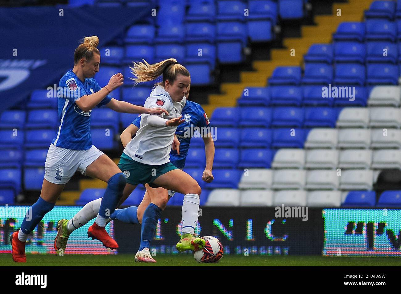 Alex Greenwood (Manchester City no.5 ) on the attack battling against ...