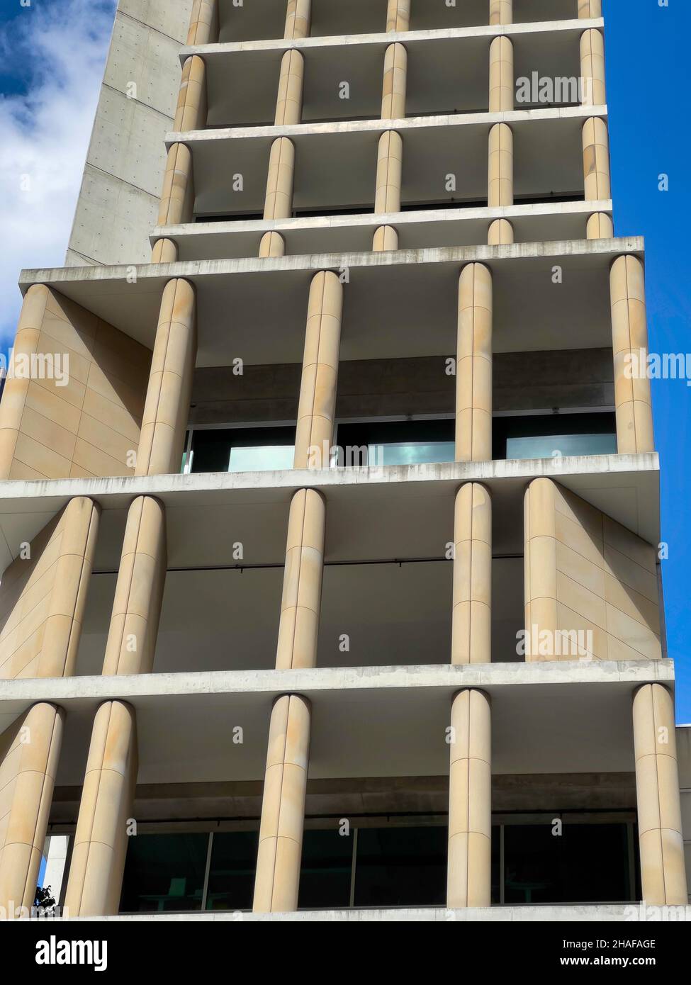 Patterned structure of a modern building, Sydney CBD Australia Stock ...