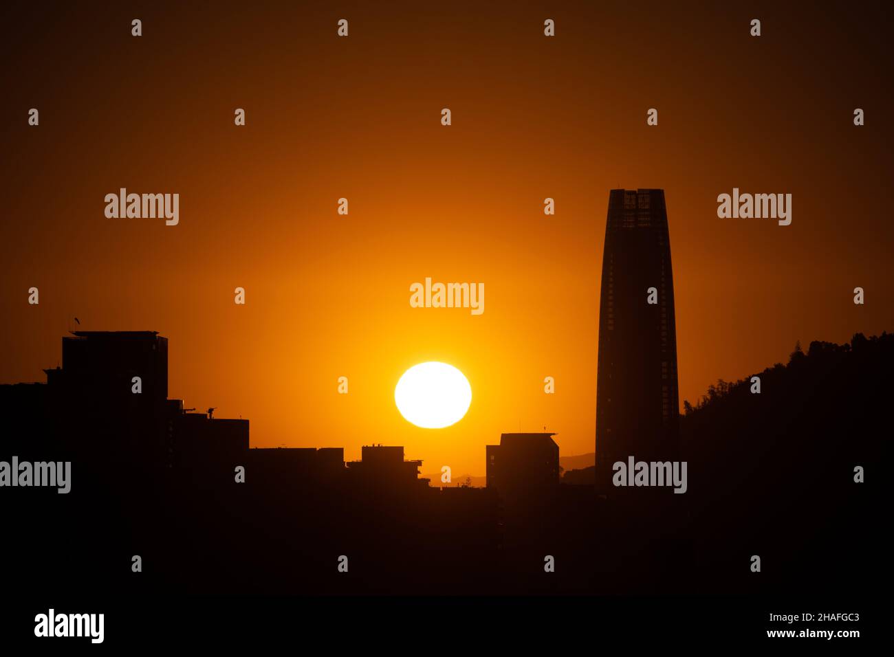 Silueta metropolitana hi-res stock photography and images - Alamy