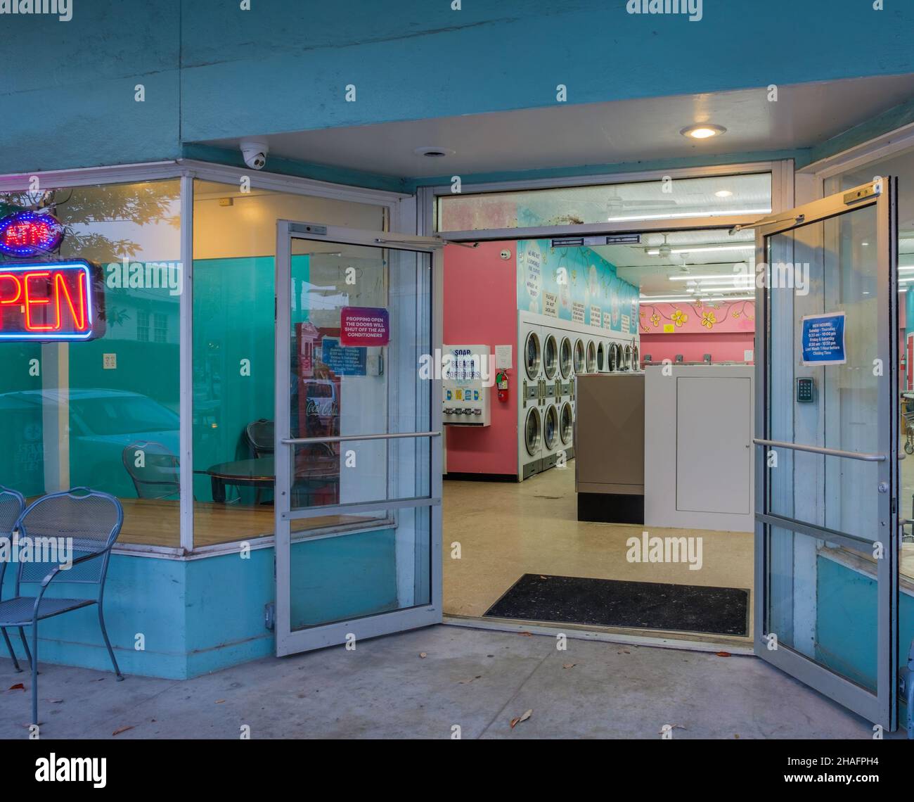 NEW ORLEANS, LA, USA - DECEMBER 5, 2021: Open laundromat in Carrollton ...