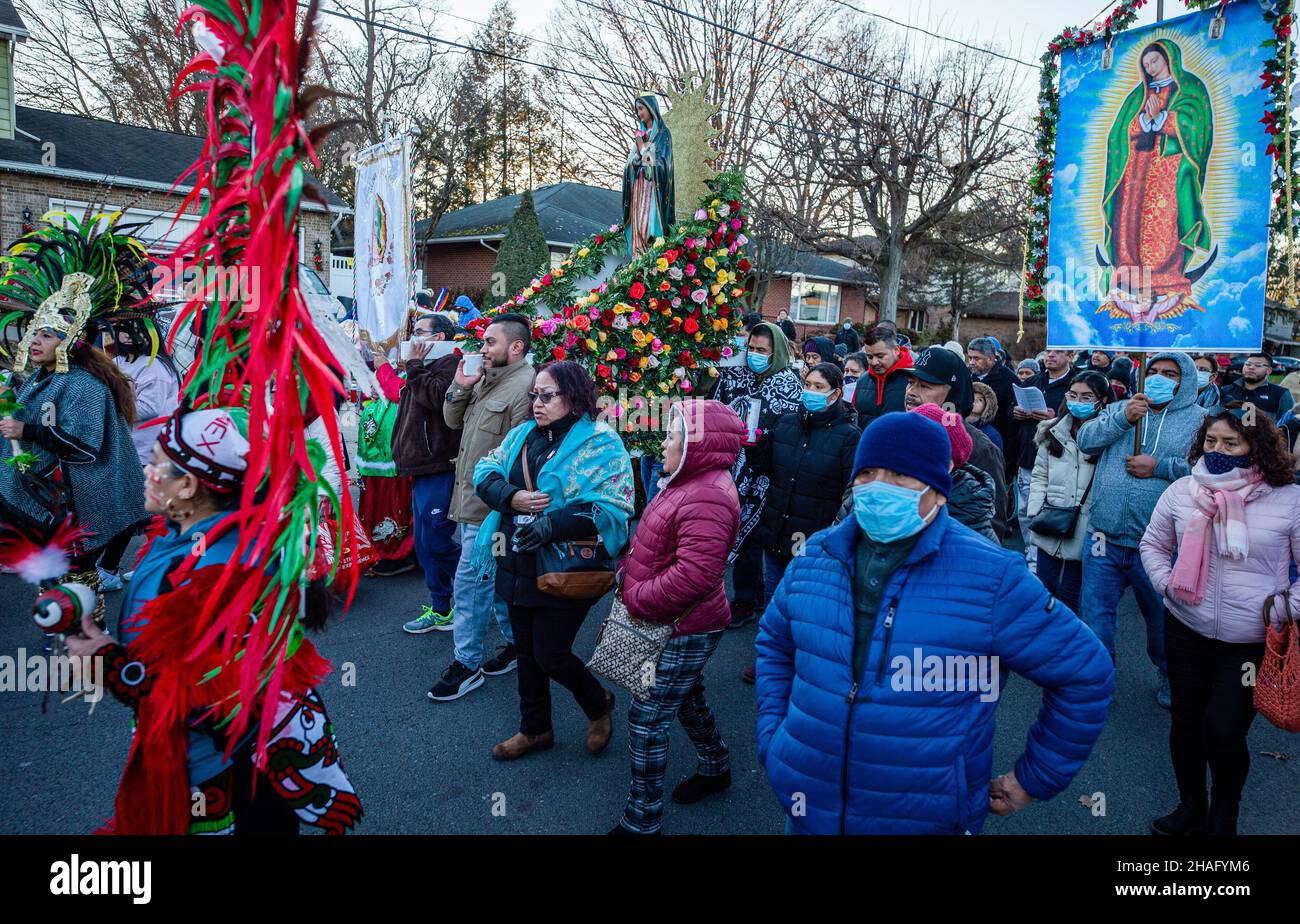 Our lady of guadalupe procession hi-res stock photography and images ...