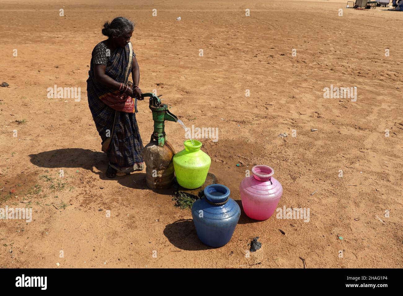 India woman fetching water hi-res stock photography and images - Alamy