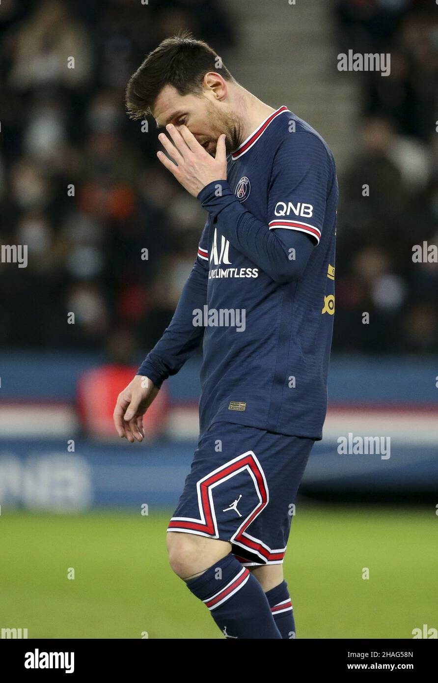 Psg reacts hi-res stock photography and images - Alamy
