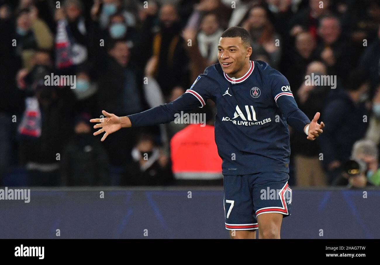 Kylian Mbappé of PSG celebrates scoring during the Ligue 1 Uber Eats ...
