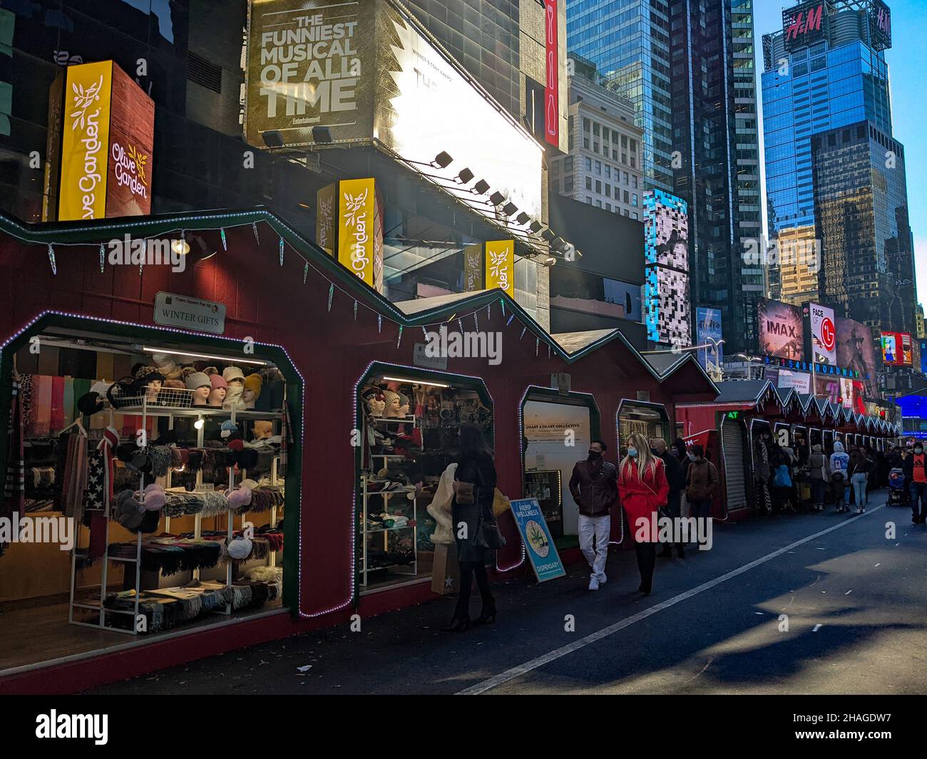 Times square december 2021 hi-res stock photography and images - Alamy