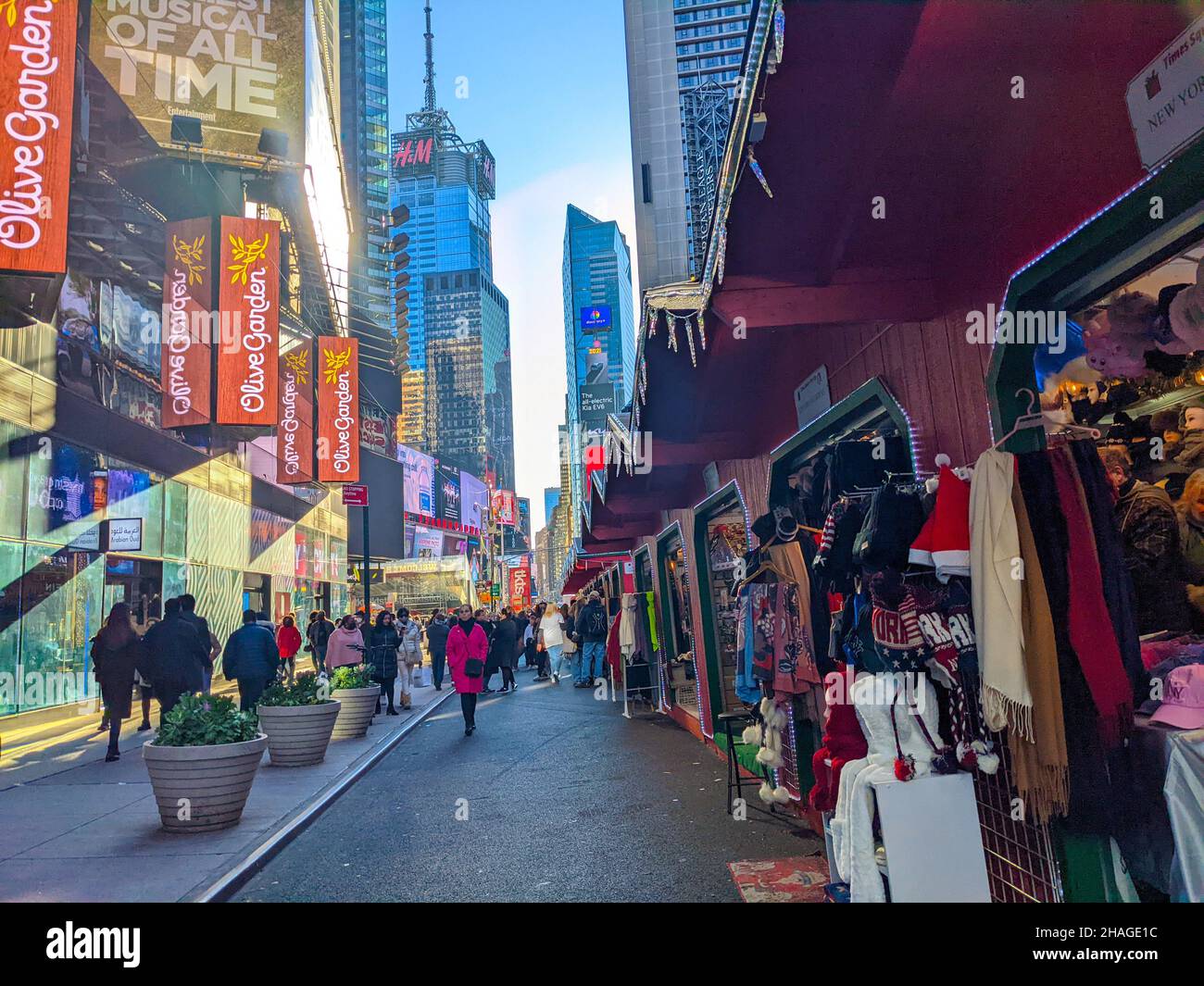 Times square december 2021 hi-res stock photography and images - Alamy