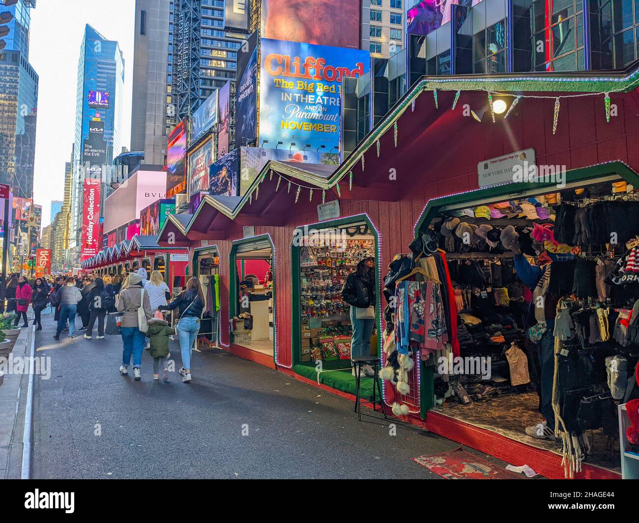 Times square december 2021 hi-res stock photography and images - Alamy
