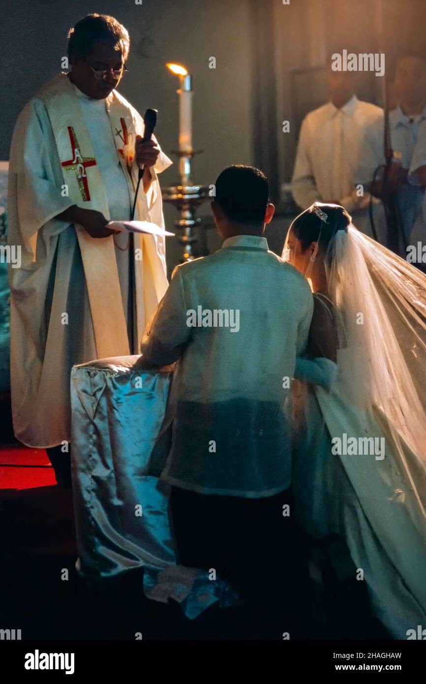 Catholic religious wedding ceremony, Manila Cathedral, Intramuros ...