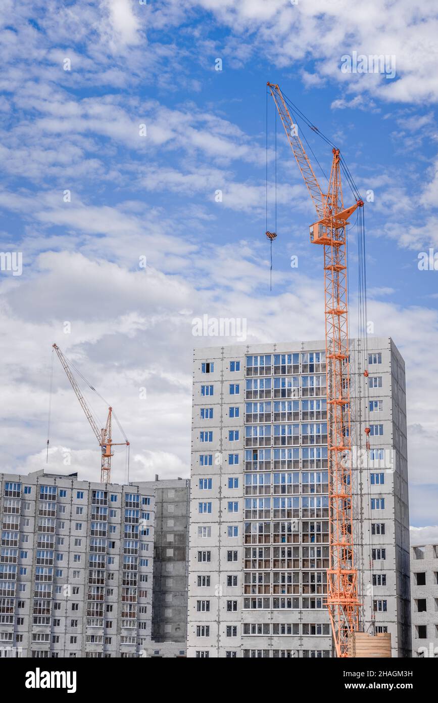 Hoisting crane and building of houses Stock Photo - Alamy