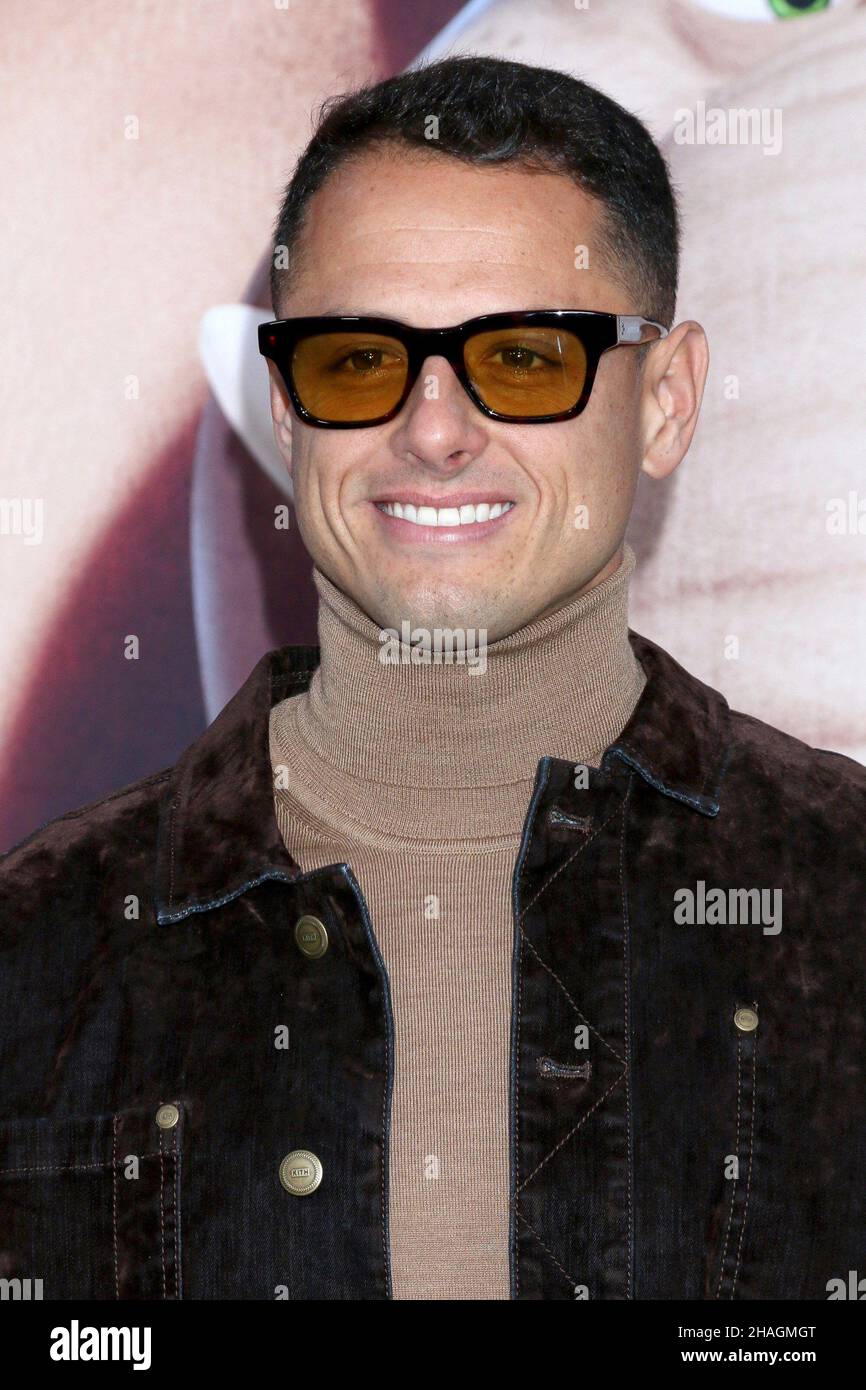 Los Angeles, CA. 12th Dec, 2021. Javier Hernandez at arrivals for SING ...