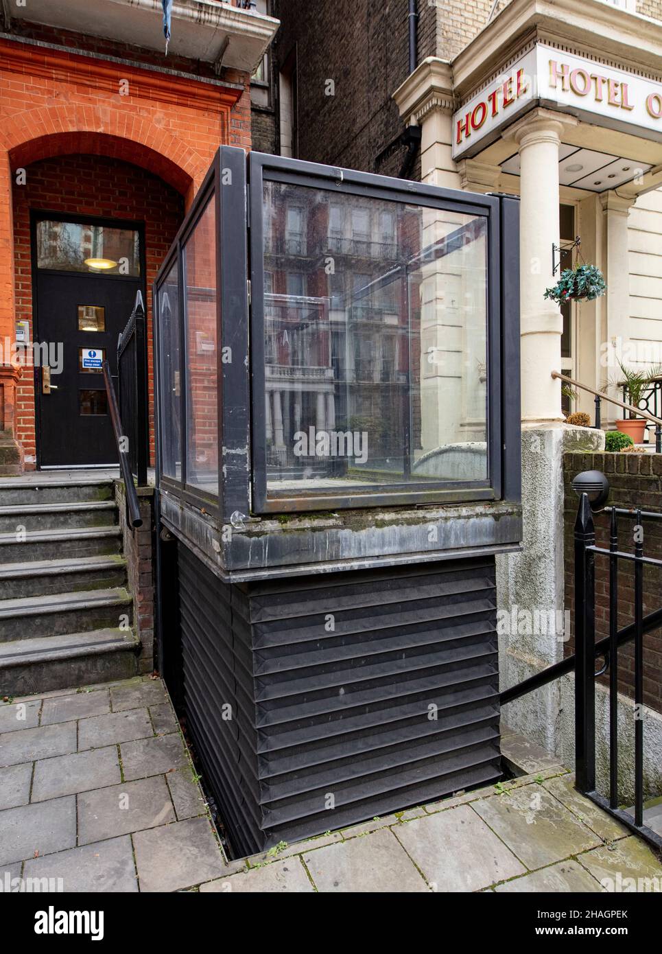 Access lift hi-res stock photography and images - Alamy