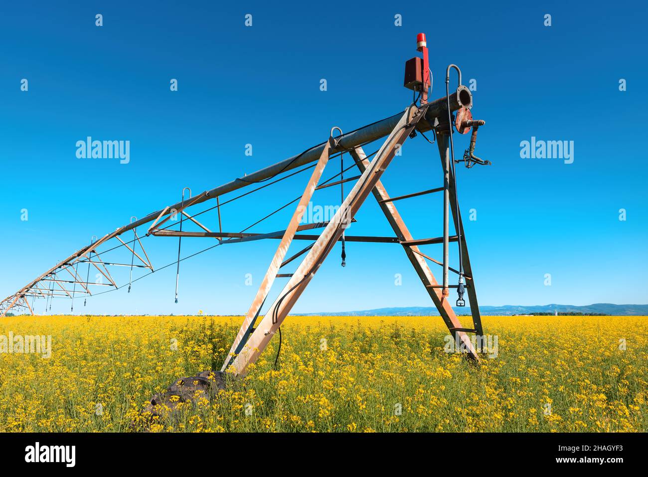 Linear or lateral move irrigation with rotator style pivot applicator ...