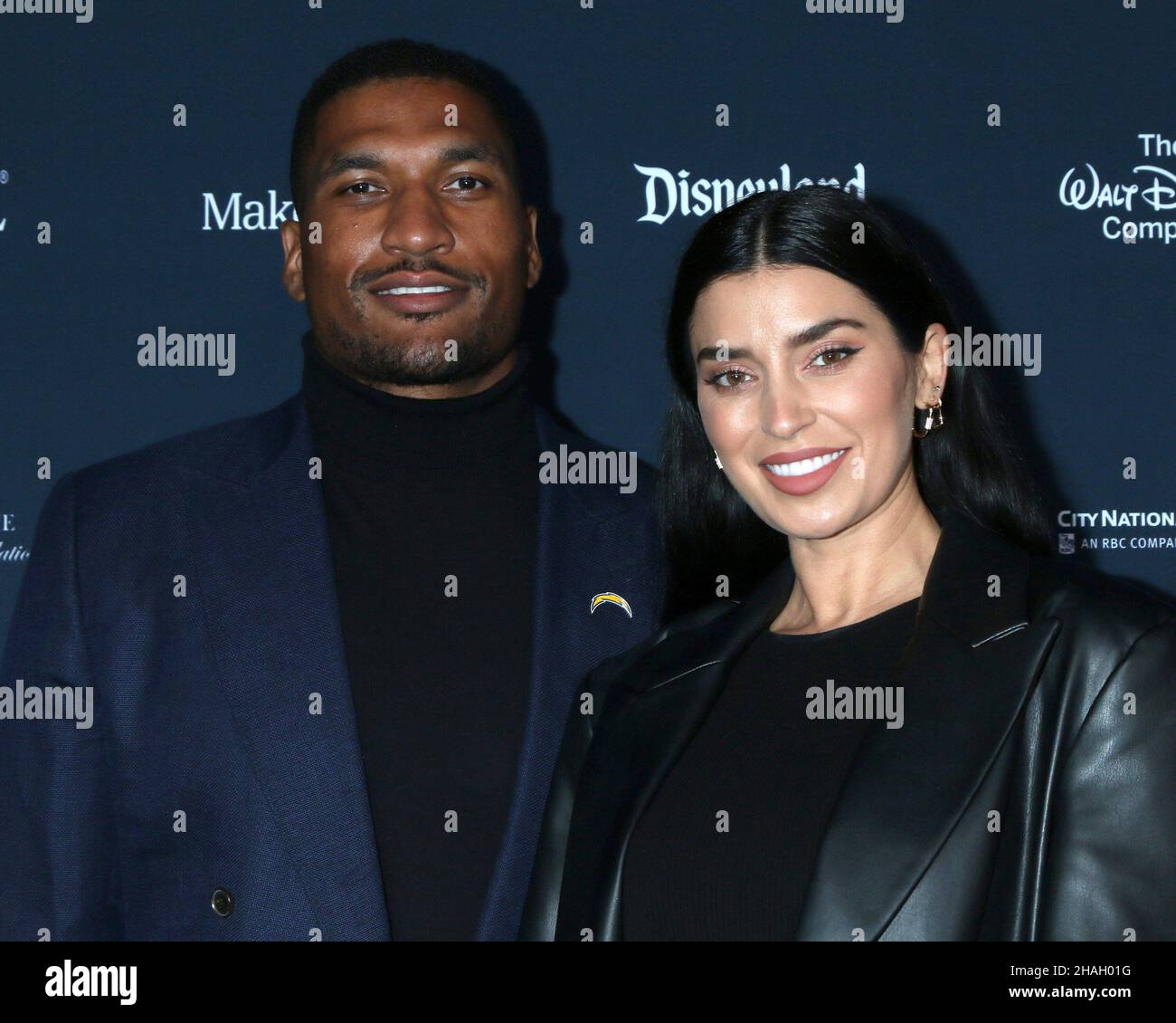 Anaheim, CA. 7th Dec, 2021. Larry English, guest at arrivals for 2021 ...