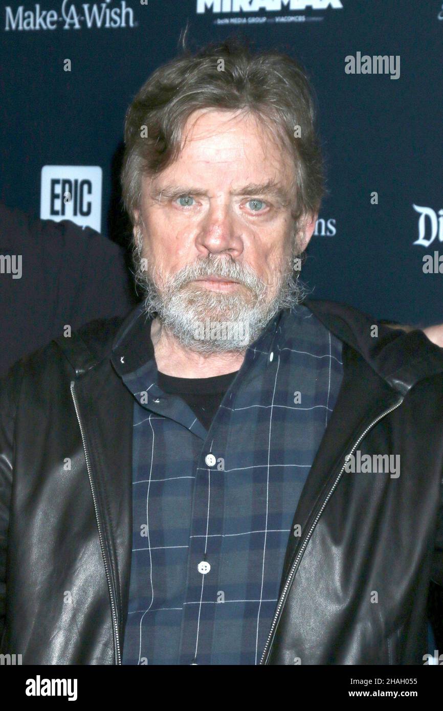 Anaheim, CA. 7th Dec, 2021. Mark Hamill at arrivals for 2021 Galaxy of ...