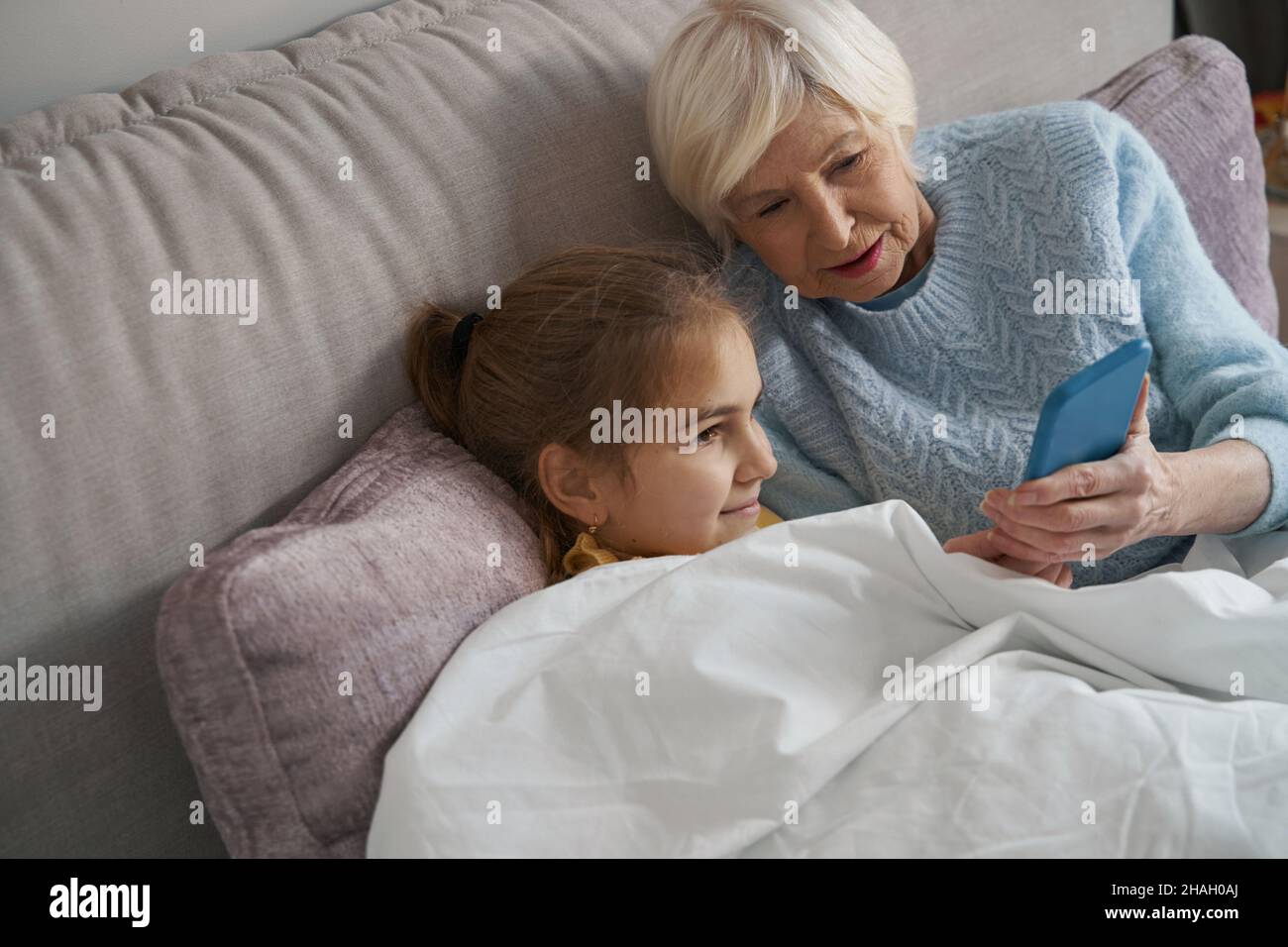 Grandma child laptop screen hi-res stock photography and images - Alamy