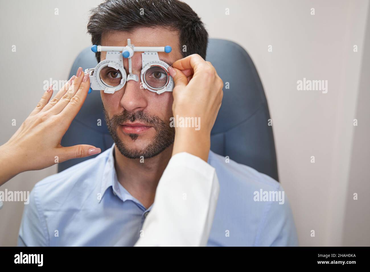 Male ophthalmologist trial frame hi-res stock photography and images ...