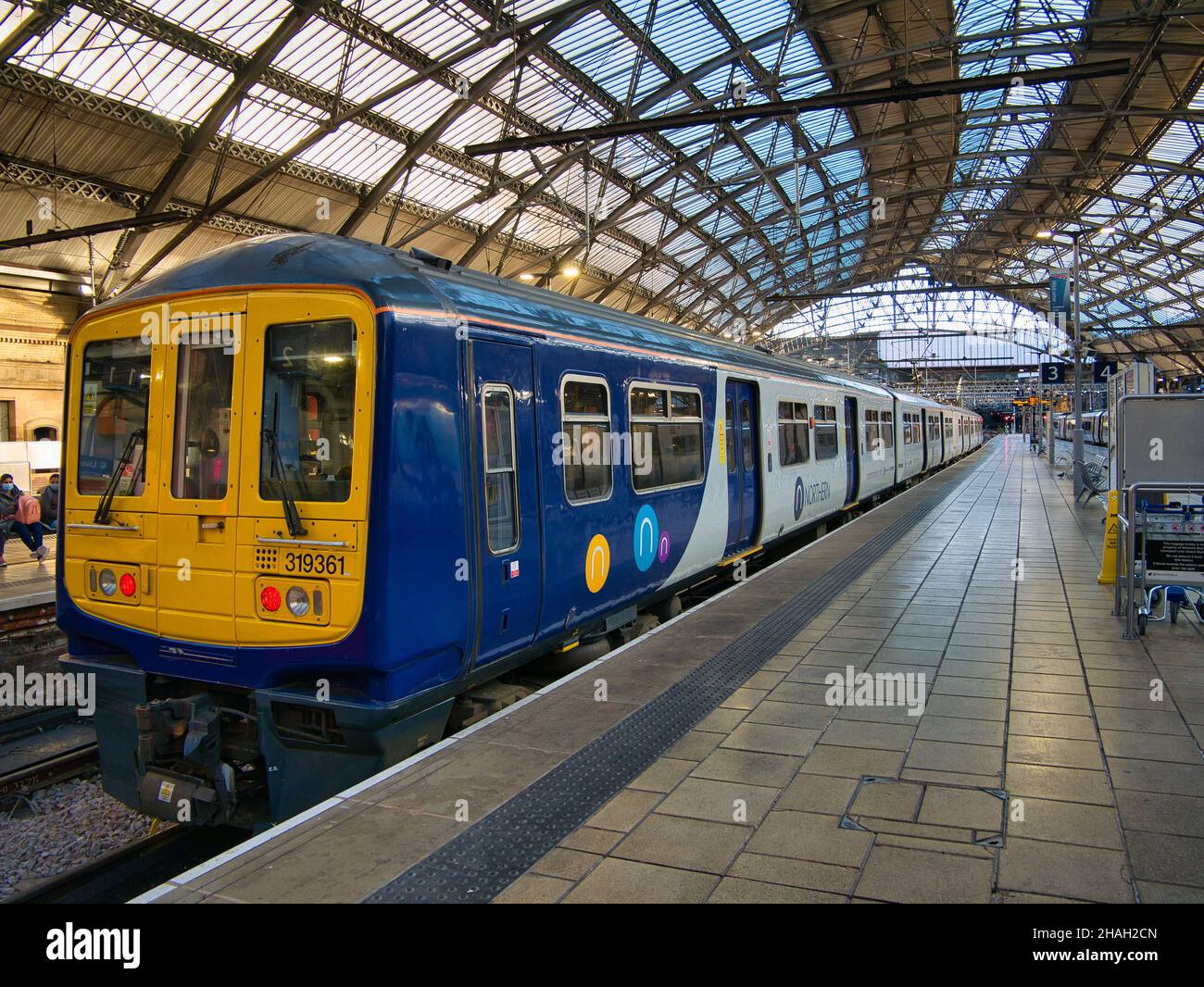 Empty northern rail station hi-res stock photography and images - Alamy