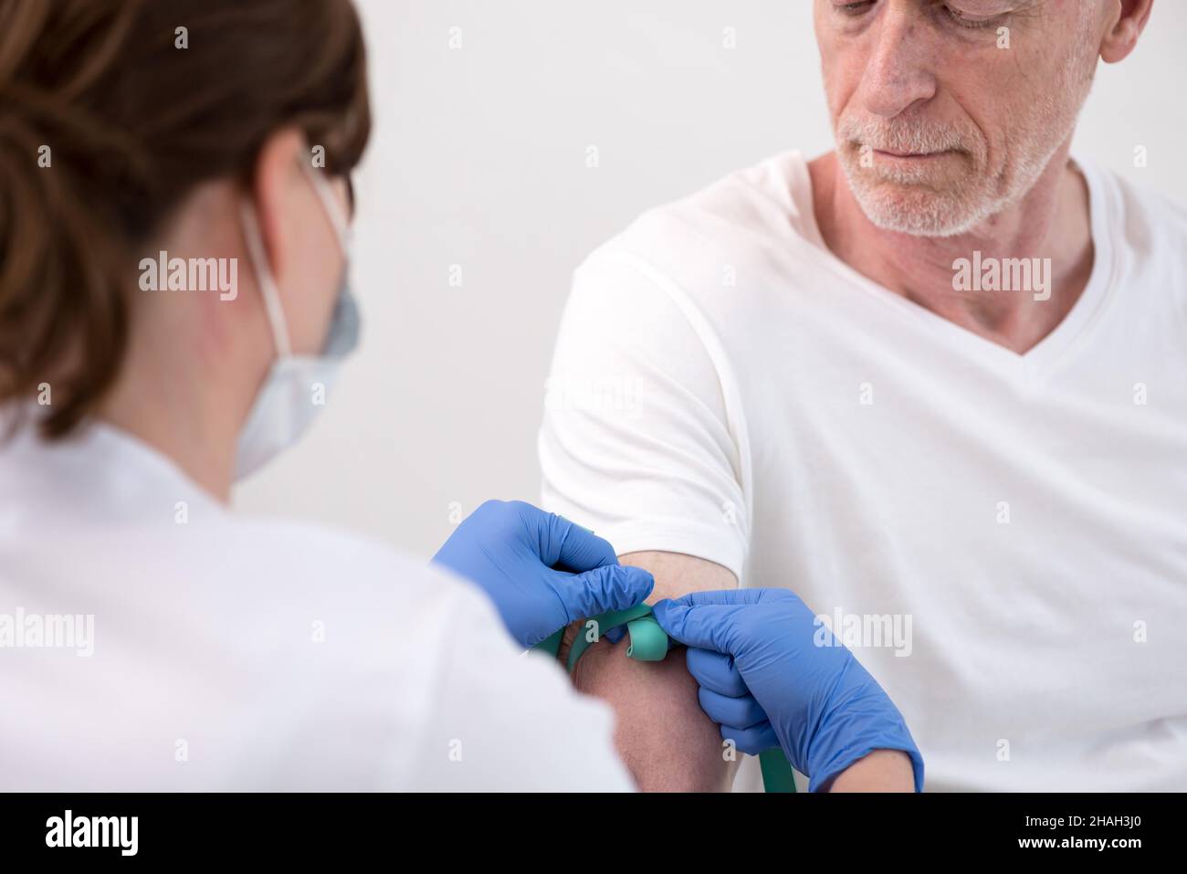 Putting a tourniquet on the arm of a patient before an injection Stock ...
