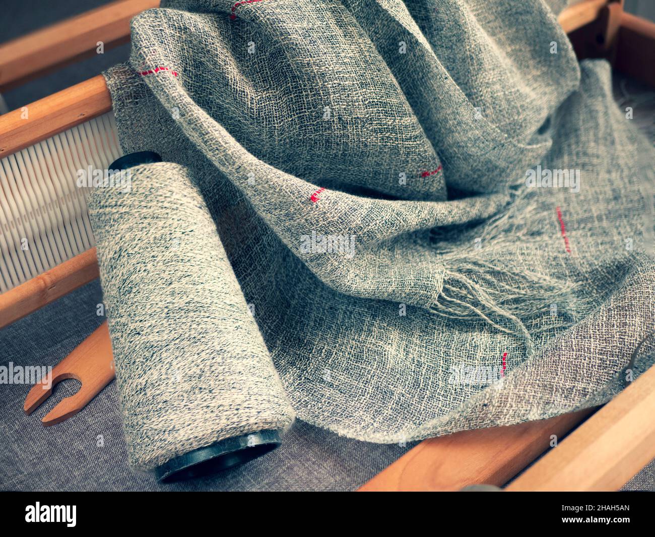 Weaving on handloom hi-res stock photography and images - Alamy