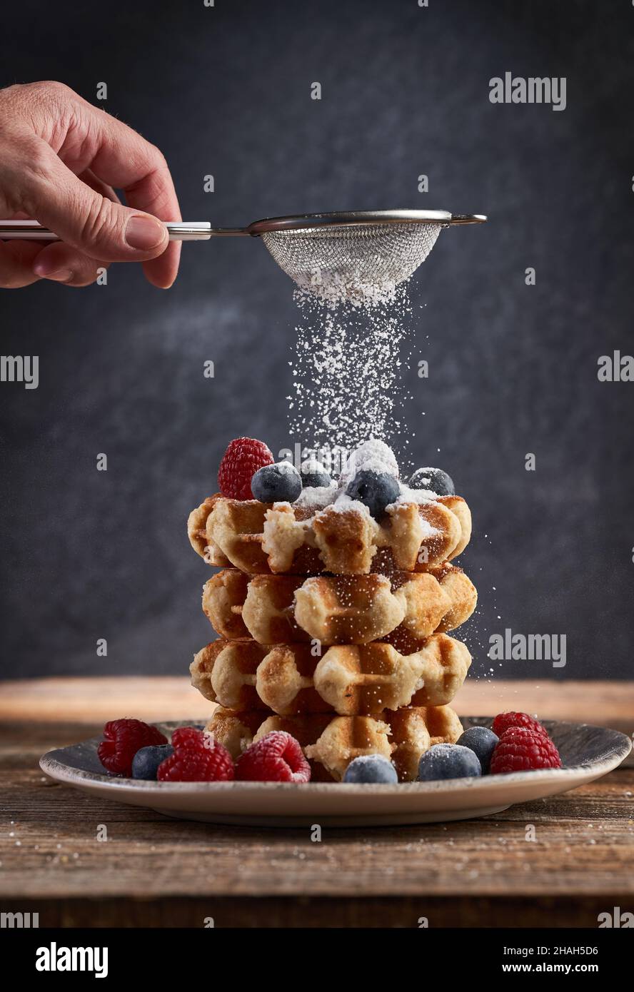 Sprinkling powder hi-res stock photography and images - Alamy