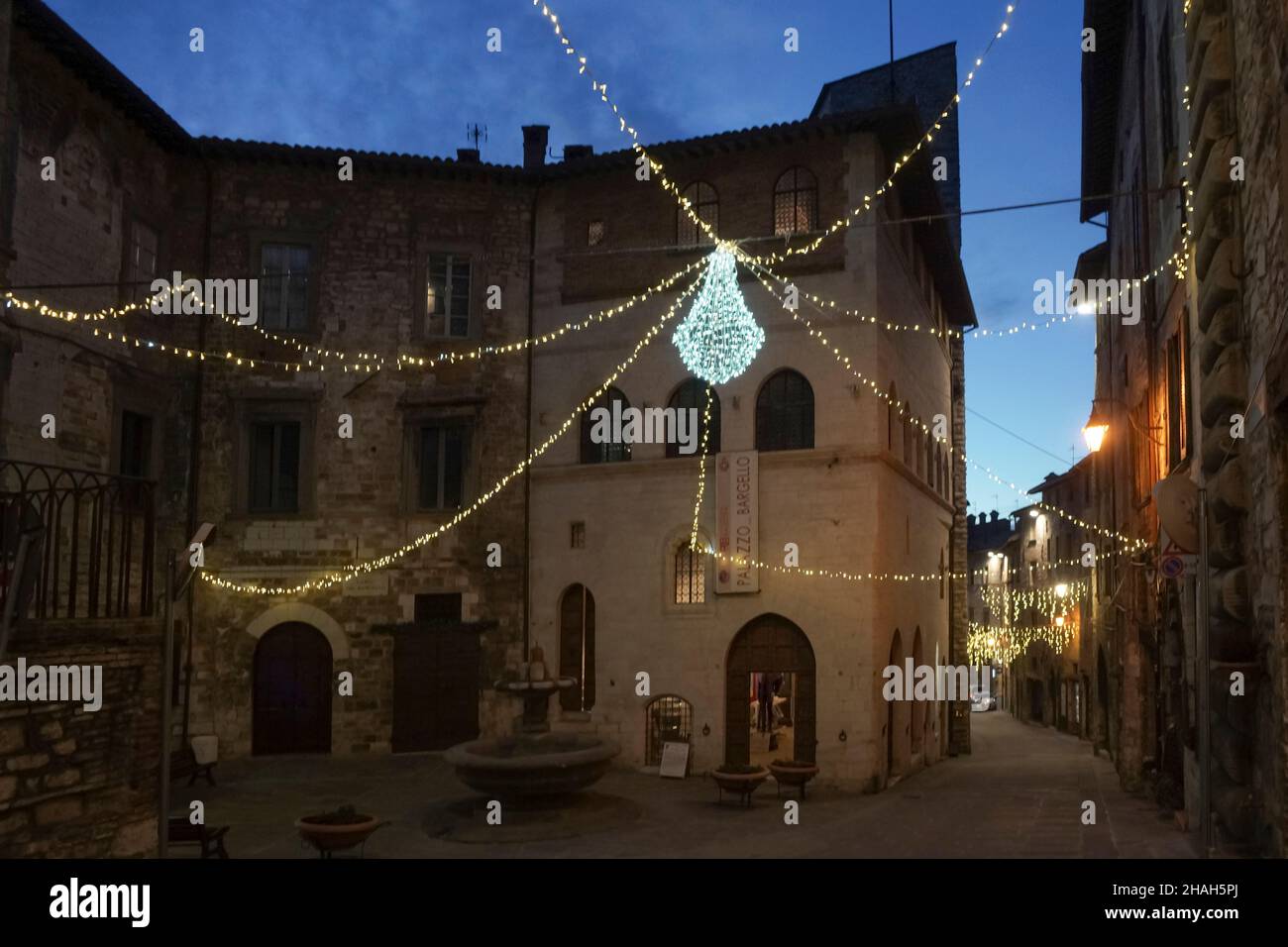 Christmas illuminations in the historic center of Gubbio, Piazza del ...