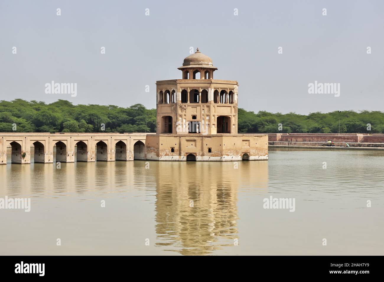 Hiran Minar Top