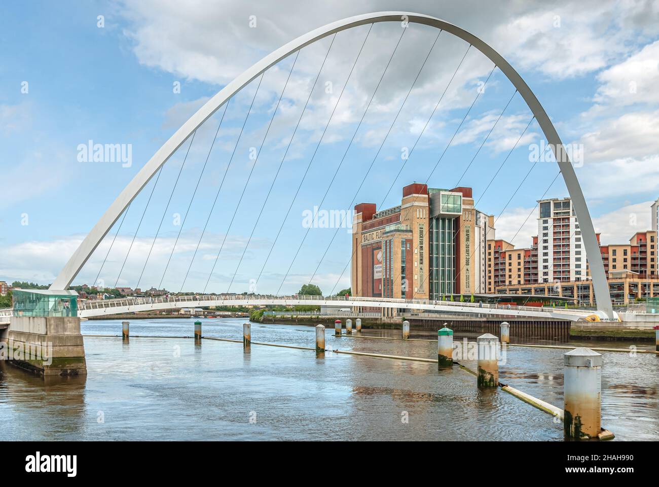 Millennium bridge across River Tyne from Newcastle upon Tyne to ...