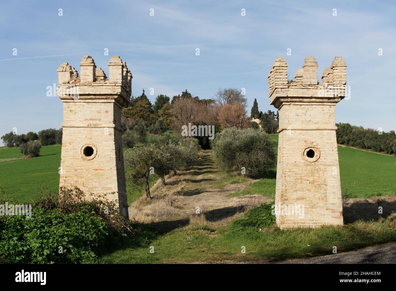 Old entrance gate of an agricultural estate, Montenovo , Montelupone, Marche, Italy, Europe ...