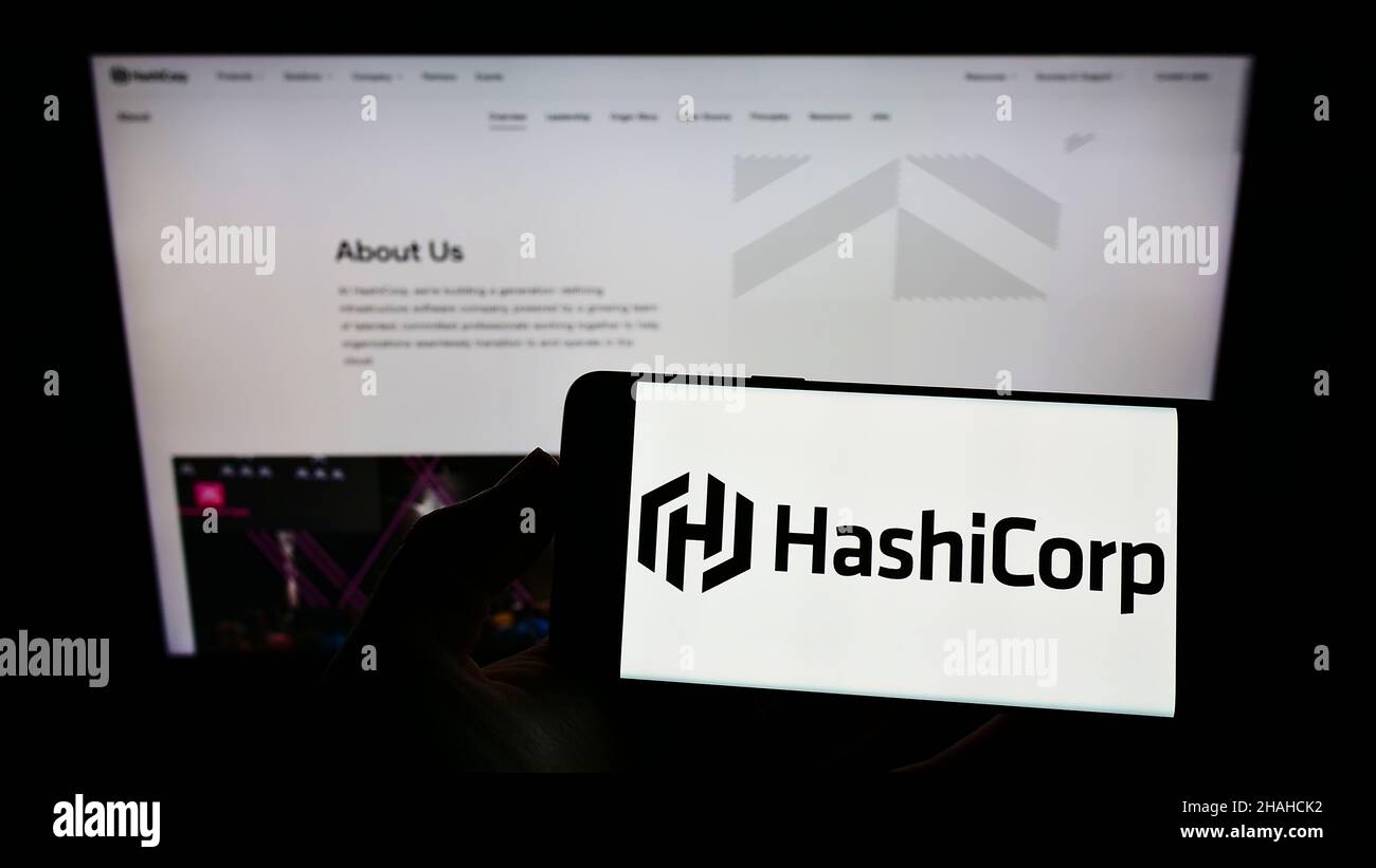 Person holding smartphone with logo of US software company HashiCorp Inc. on screen in front of ...