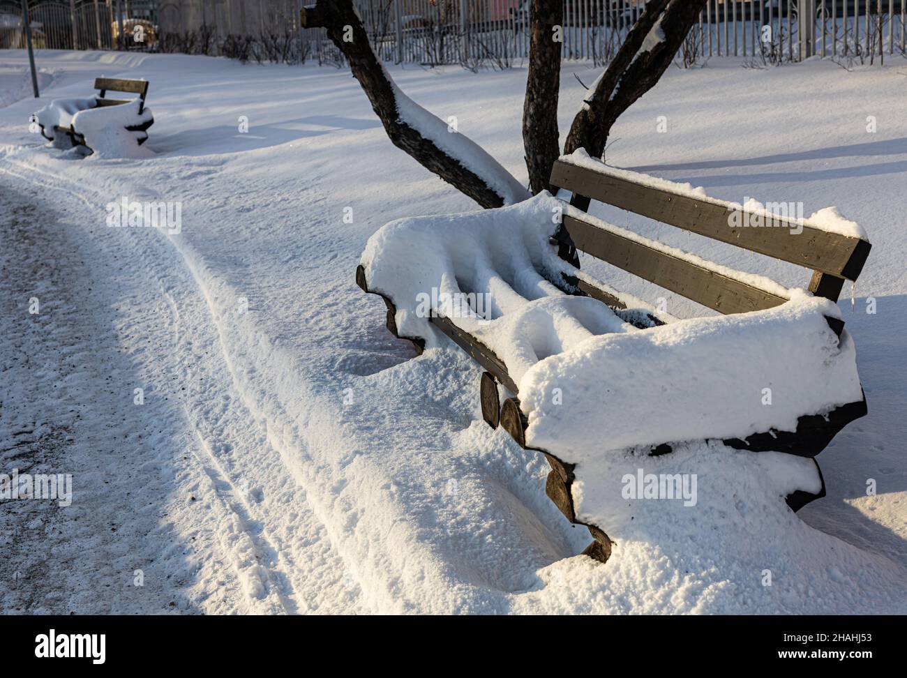 Empty bench sidewalk winter bench hi-res stock photography and images ...
